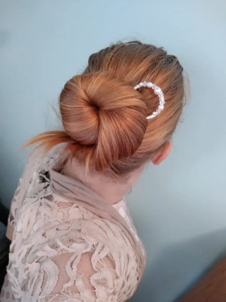 How to Use a Large U Shaped Hairpin for Elegant yet Easy Updos ...