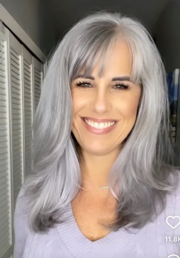 17 Best Hairstyles for Growing Out Gray Hair