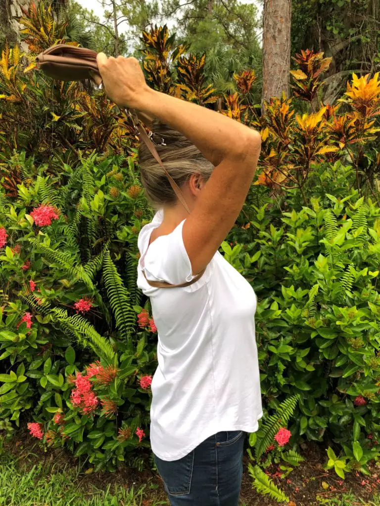 Easy Hack for Turning a Purse into a Backpack in 3 Seconds Flat ...