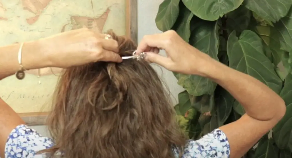 7 Super Cute Ways to Wear Mini Hair Clips (with Video & Pictures)