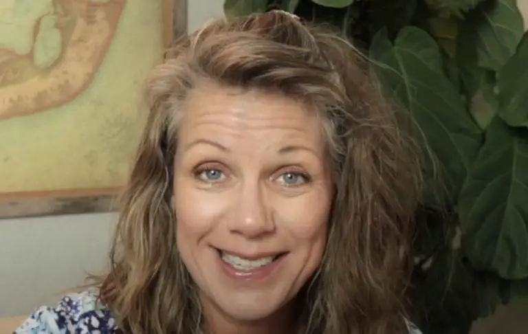 7 Super Cute Ways to Wear Mini Hair Clips (with Video & Pictures)